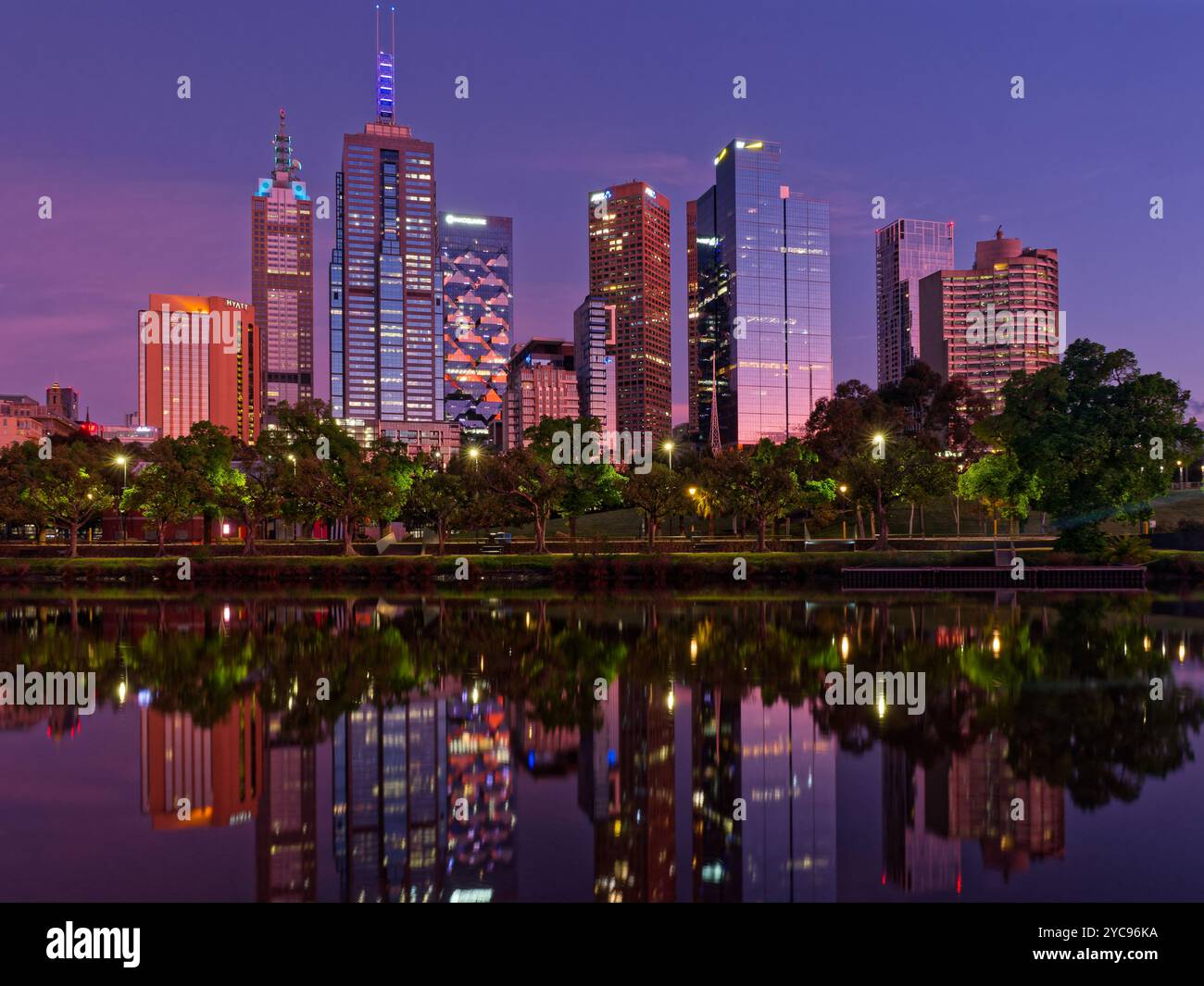 Blues hour hi-res stock photography and images - Alamy