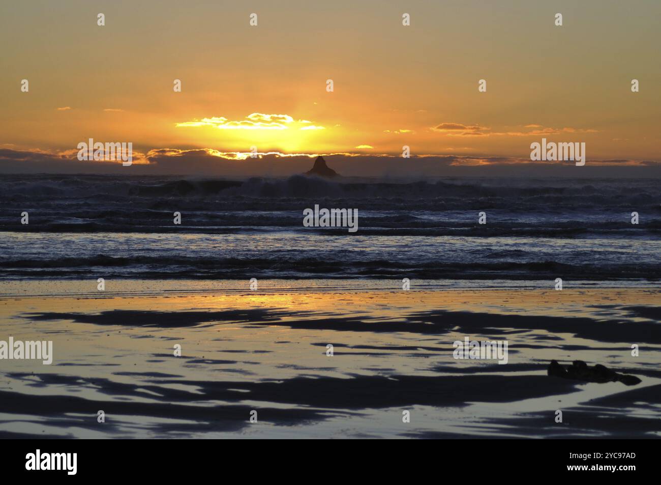 Sunset at Rapahoe Beach near Greymouth, Westland, South Island, New ...