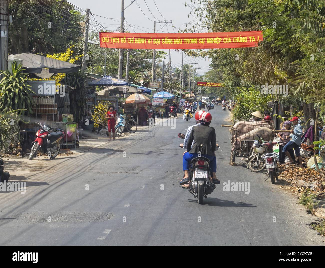 Vietnamese market booths hi-res stock photography and images - Alamy