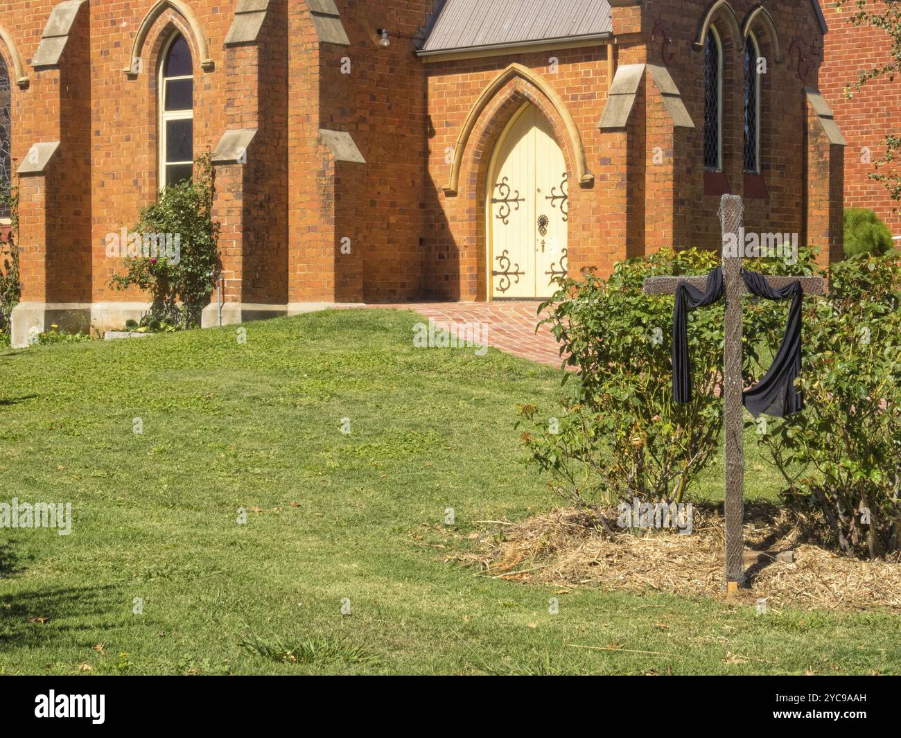 Wooden cross in front of the St Andrew's Uniting Church, Mansfield ...