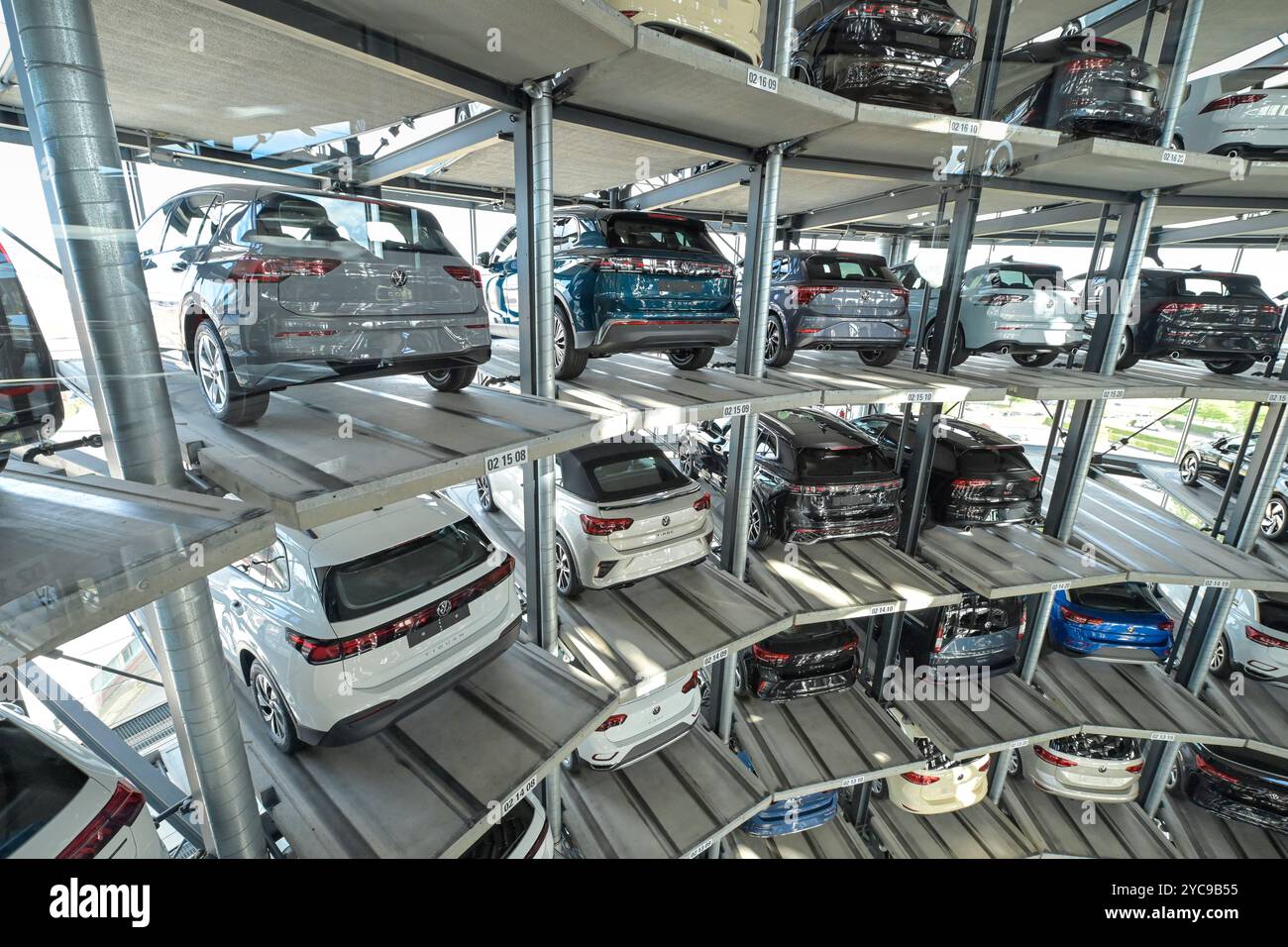 Car tower inside, lift, vehicles, Autostadt Volkswagen, Wolfsburg ...