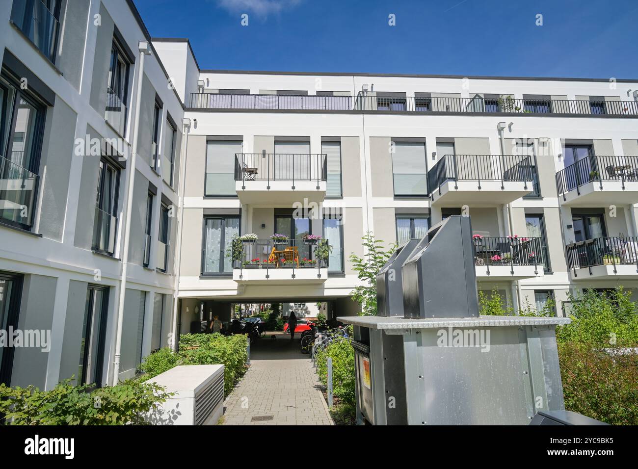 New buildings in the Lankwitz Court Gardens of Bonava, former studio ...