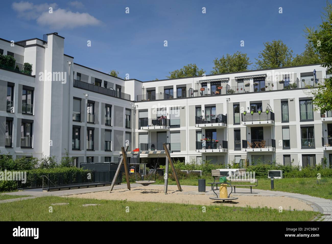 New buildings in the Lankwitz Court Gardens of Bonava, former studio ...