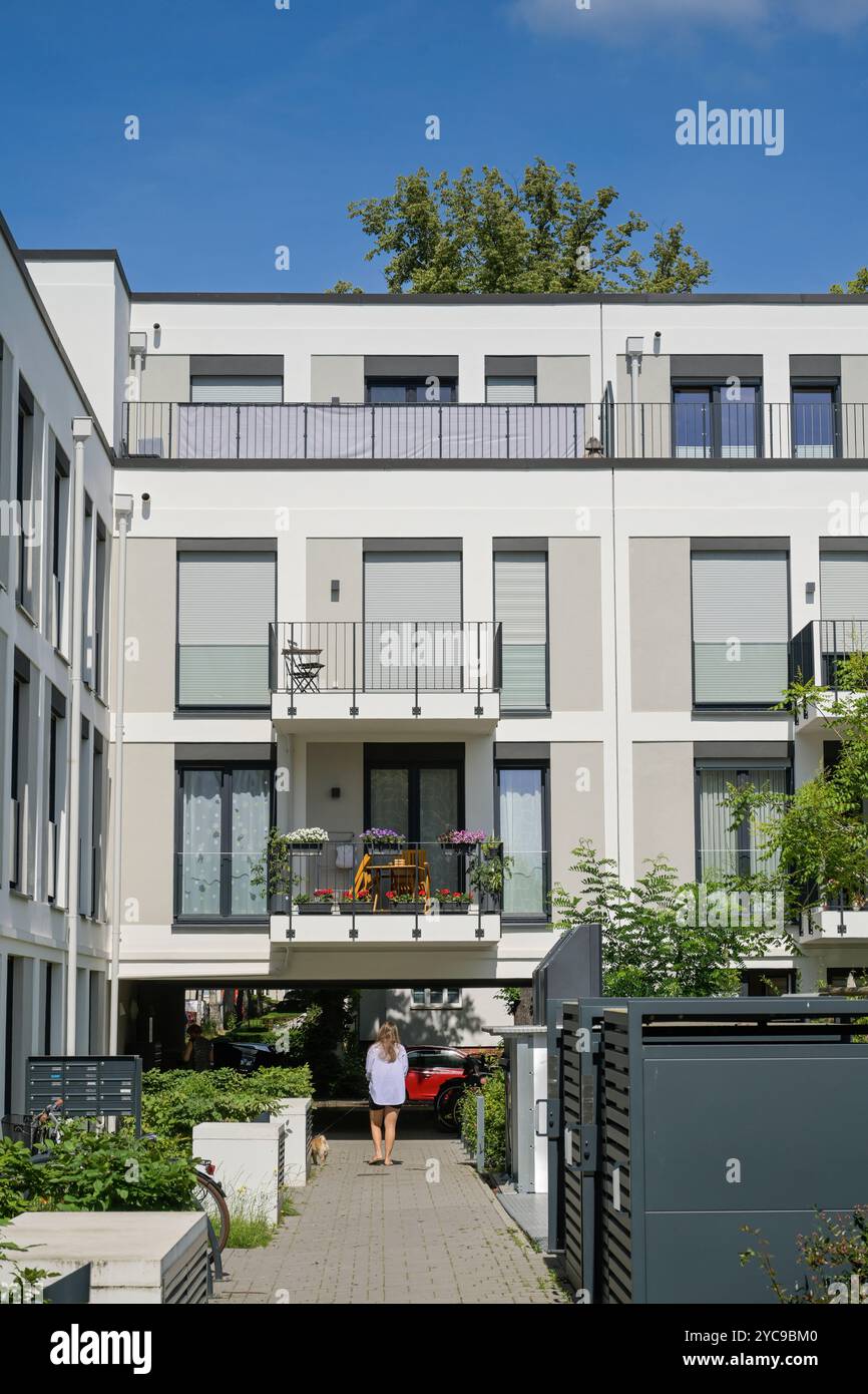 New buildings in the Lankwitz Court Gardens of Bonava, former studio ...