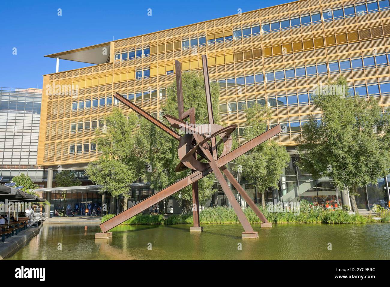 Commercial building, Pianosee, sculpture Galileo by Mark di Suvero at ...