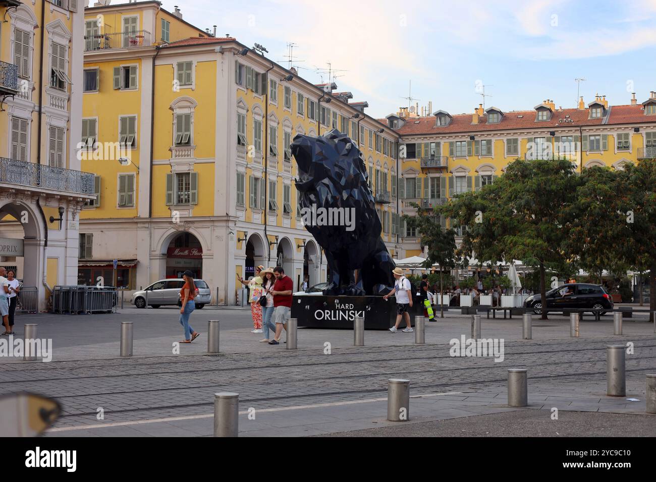 9 square mall hi-res stock photography and images - Alamy