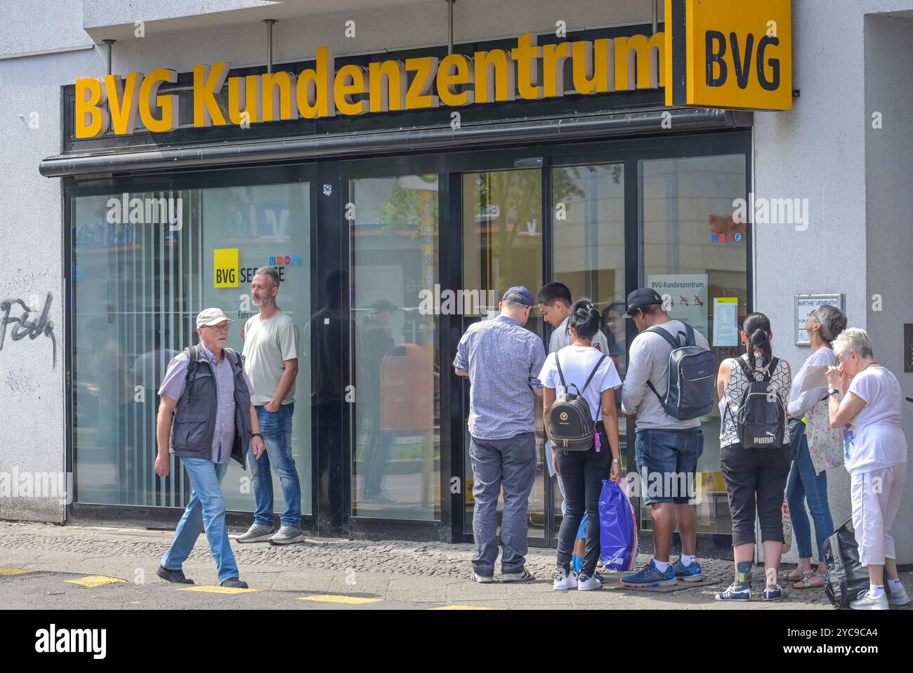Logo bvg berliner transport hi-res stock photography and images - Alamy