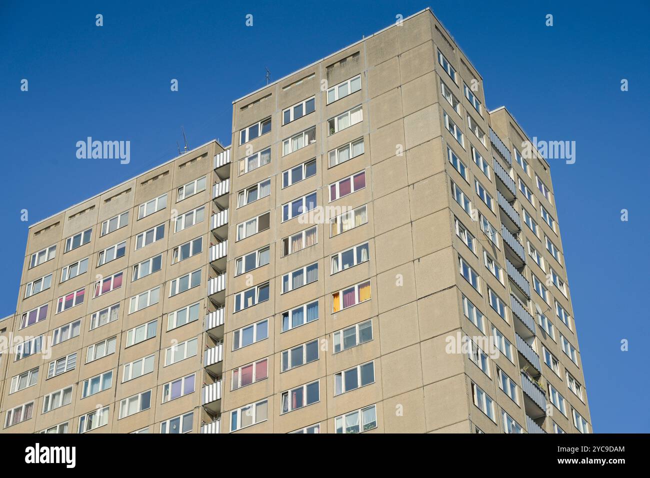 Plattenbau, high-rise building at Roederplatz, Weißenseer Weg ...