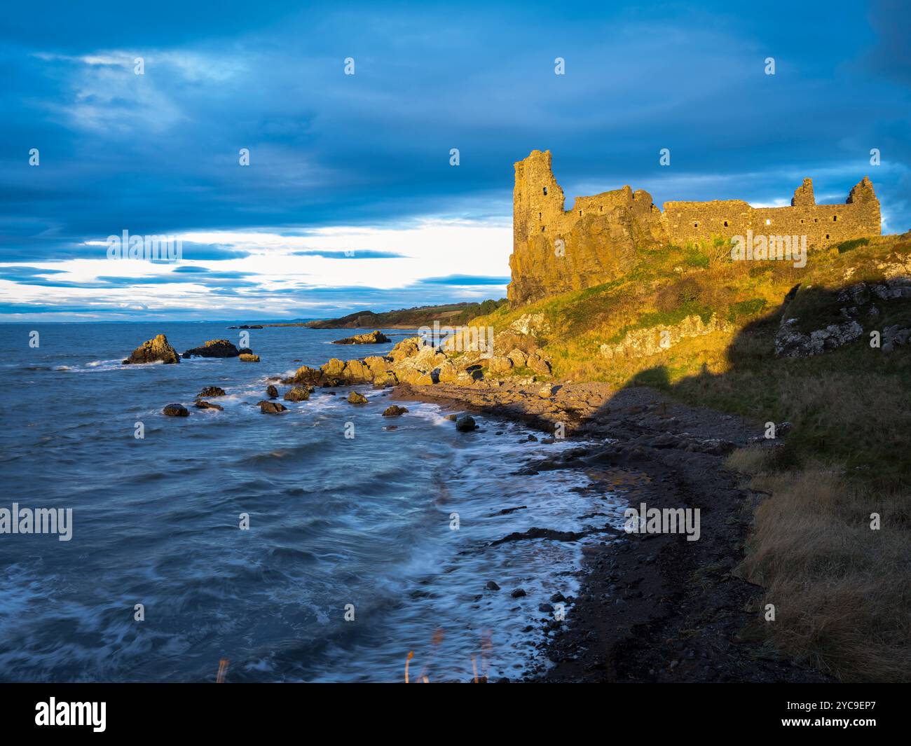 Summer at dunure castle hi-res stock photography and images - Alamy