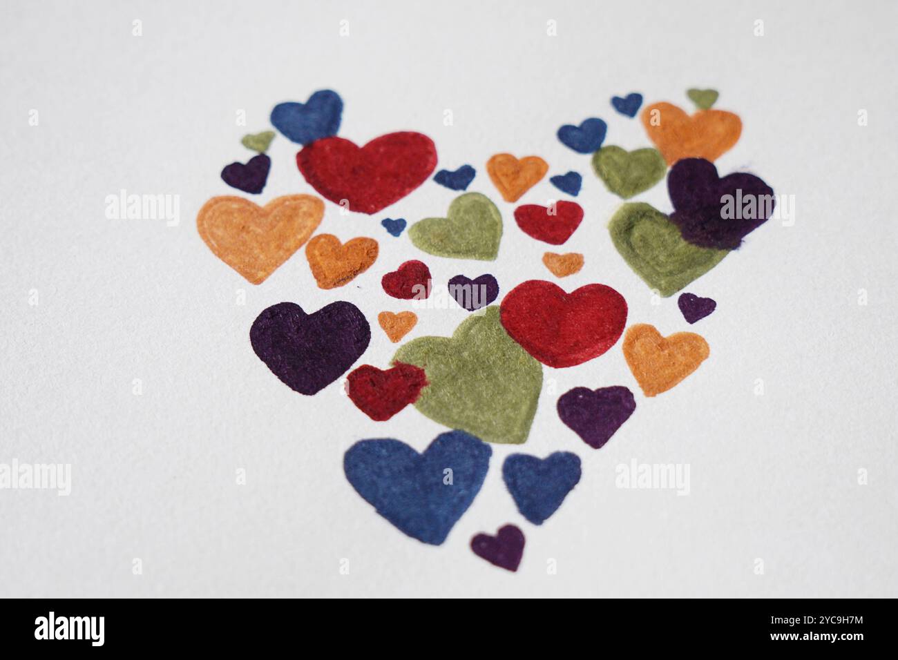 Hand drawing heart shape on white paper Stock Photo - Alamy