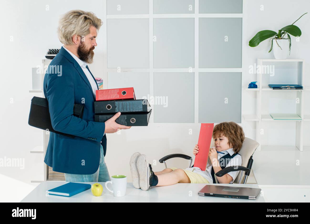 The boss baby family business hi-res stock photography and images - Alamy