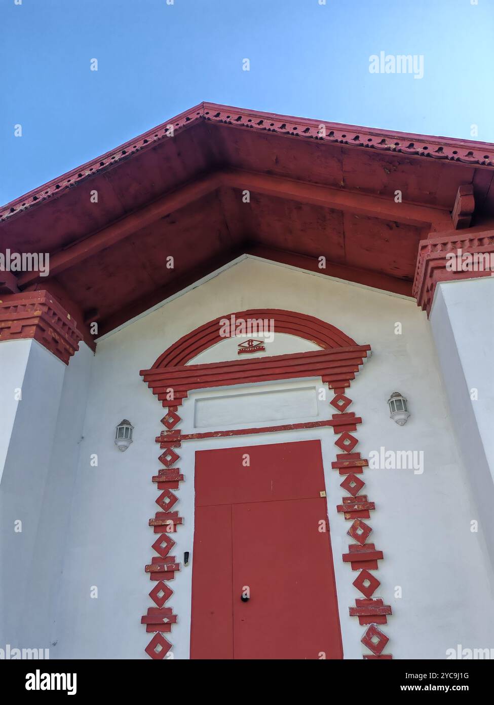 White building entrance decorative hi-res stock photography and images ...