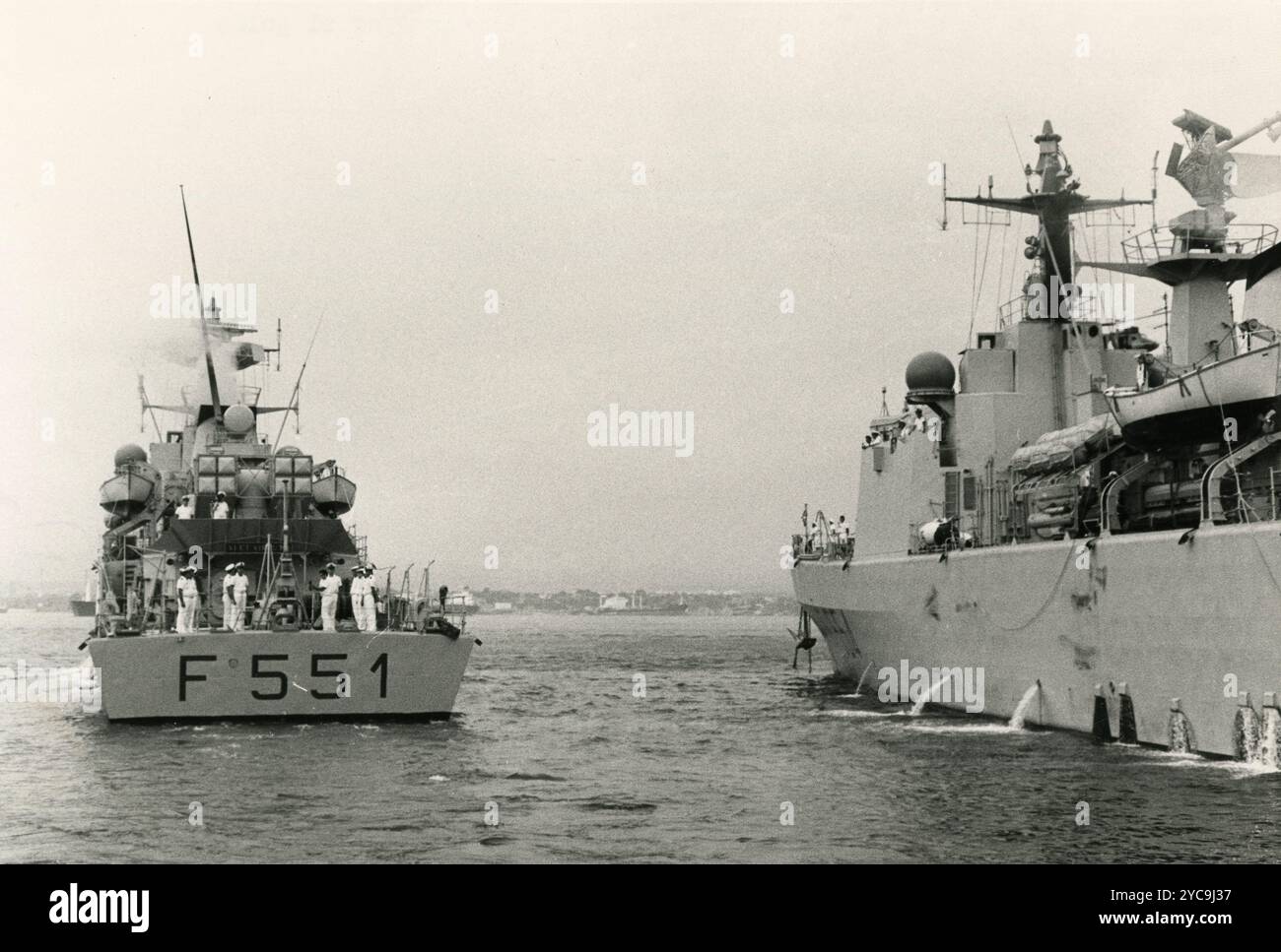 Italian Navy ships leaving for the Gulf War, Taranto 1987 Stock Photo ...