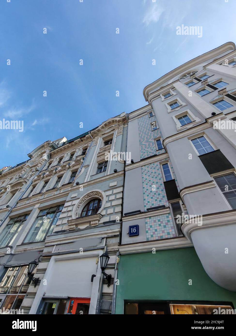 Upper story of tall building hi-res stock photography and images - Alamy