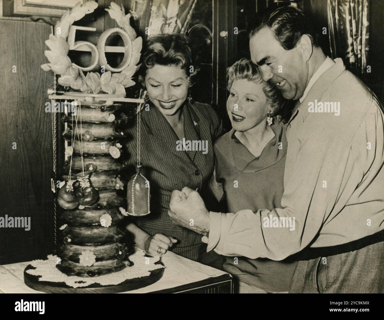 German professional boxer Max Schmeling and his wife in front of the ...