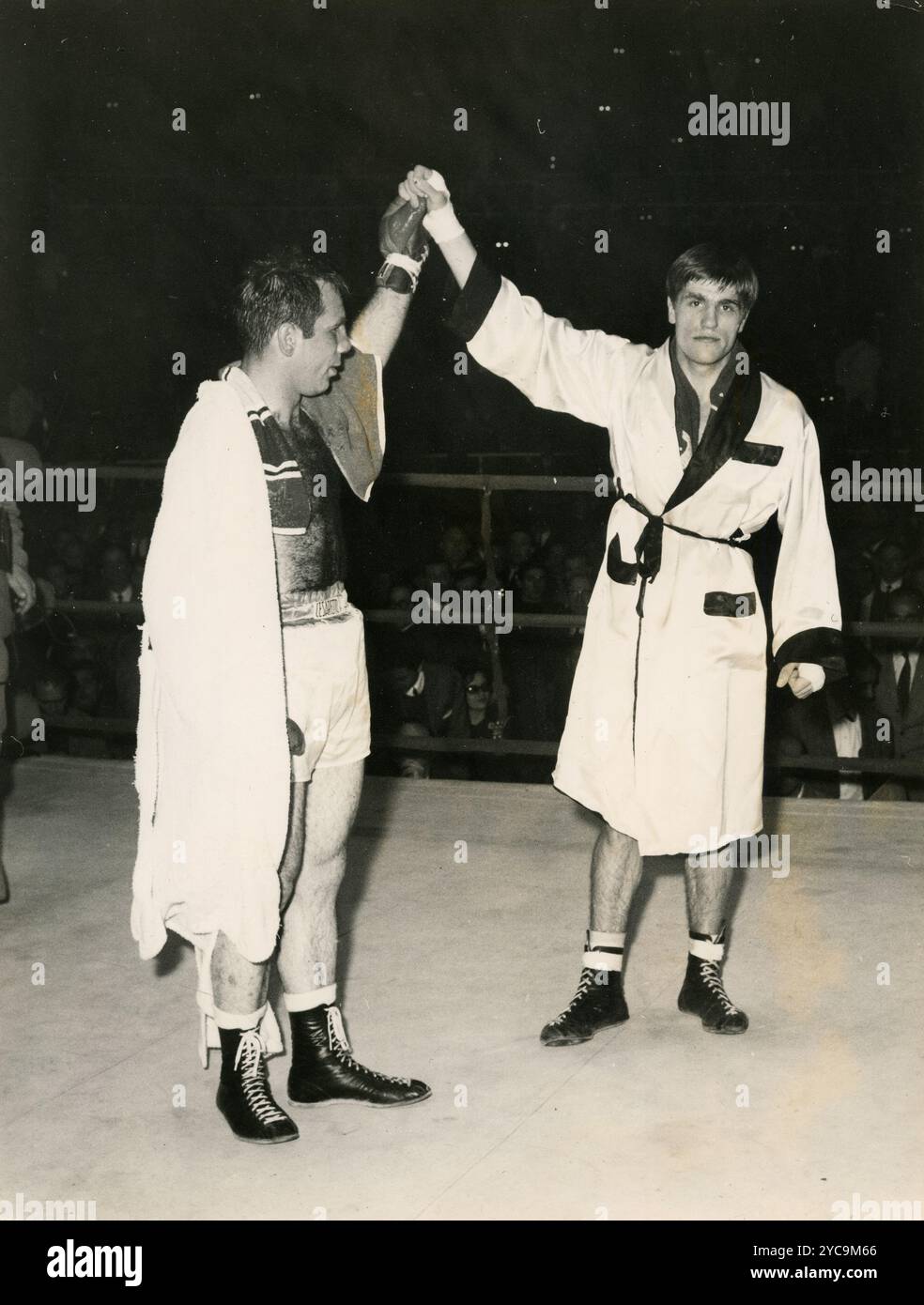 Italian professional boxer Nino Benvenuti and American Jim Hegerle ...