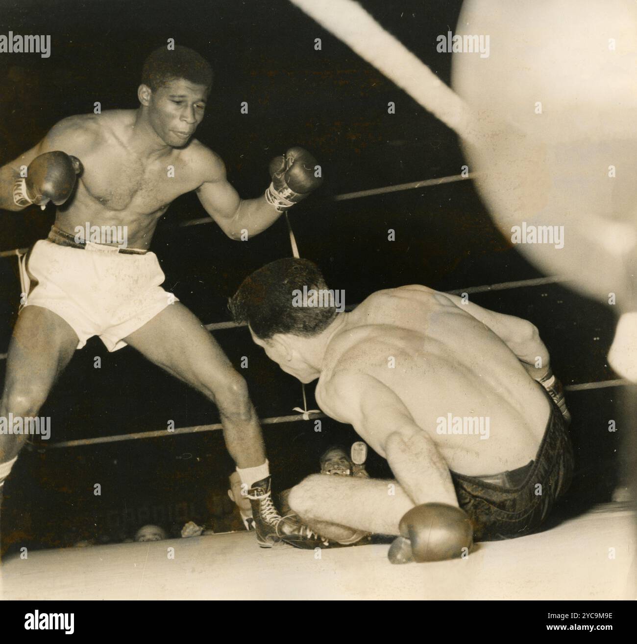 Italian professional boxer Bruno Fortilli and Ted Wright, Italy 1959 Stock Photo - Alamy
