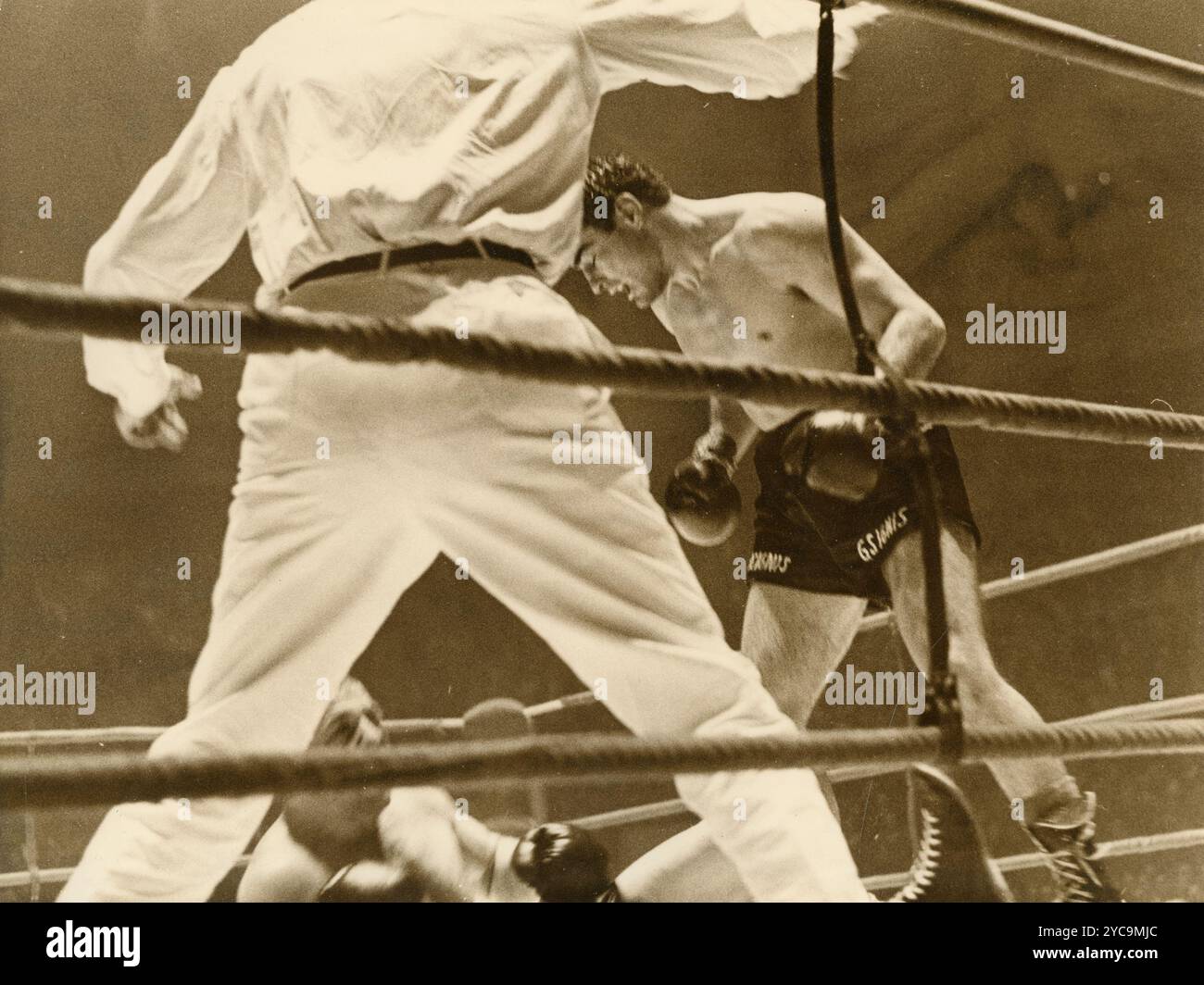 Italian professional boxer Giulio Rinaldi and Billy Ryan during a match ...