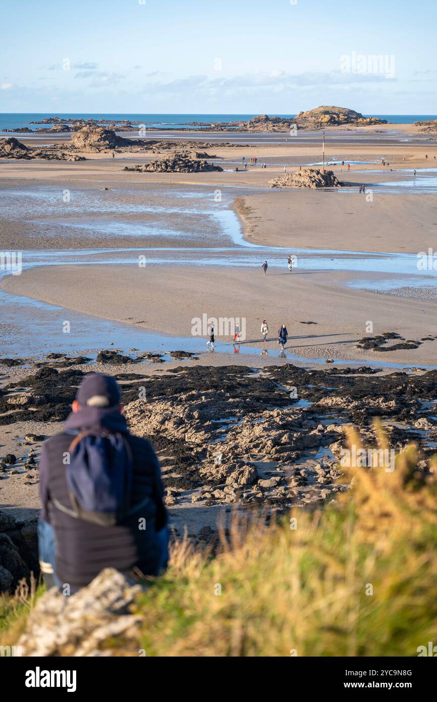 Strollers and shellfish gatherers on the beach at low tide on a spring ...