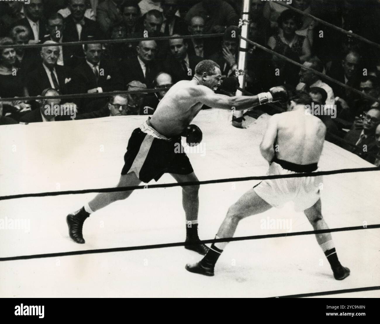 Italian professional boxer Giulio Rinaldi and American Archie Moore ...