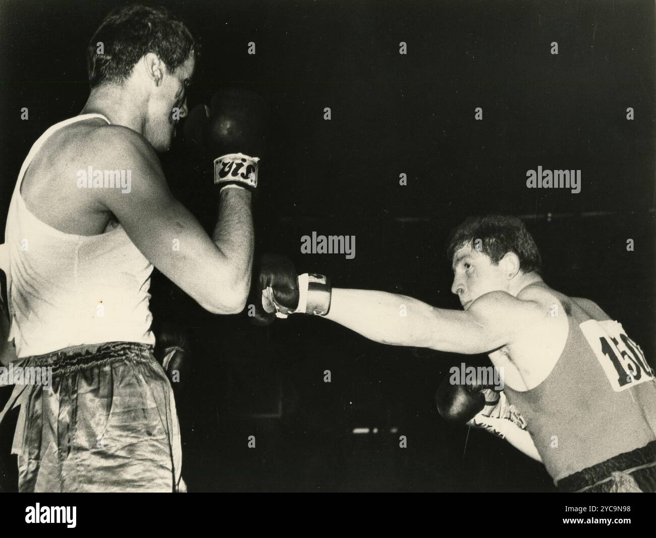 Italian professional boxer Mario Baruzzi and Bulgarian Kiril Pandov ...