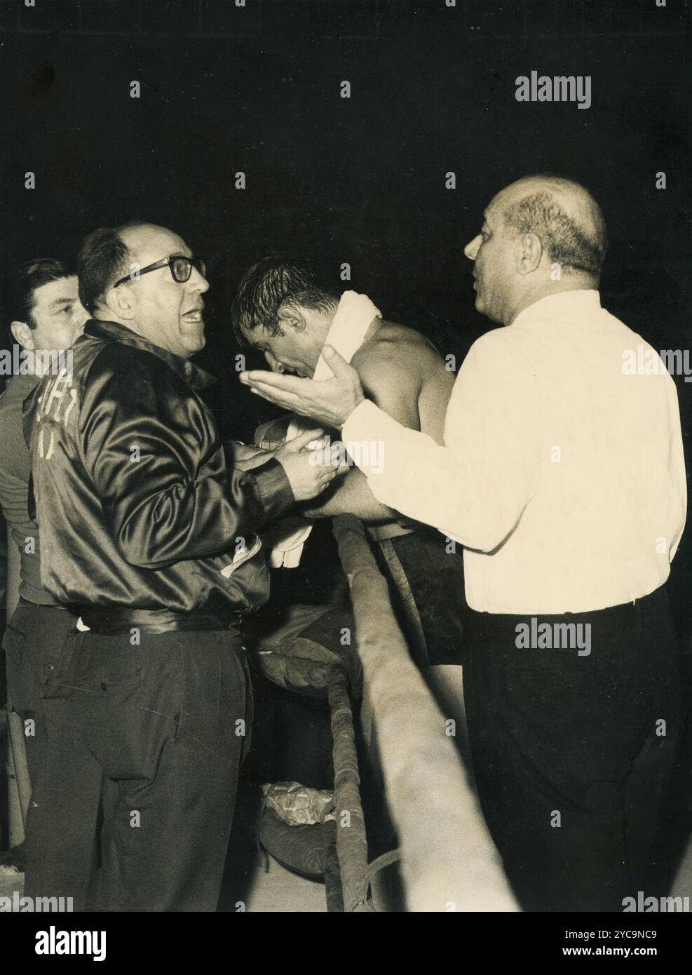 Italian professional boxer Remo Golfarini during a match, 1960s Stock ...