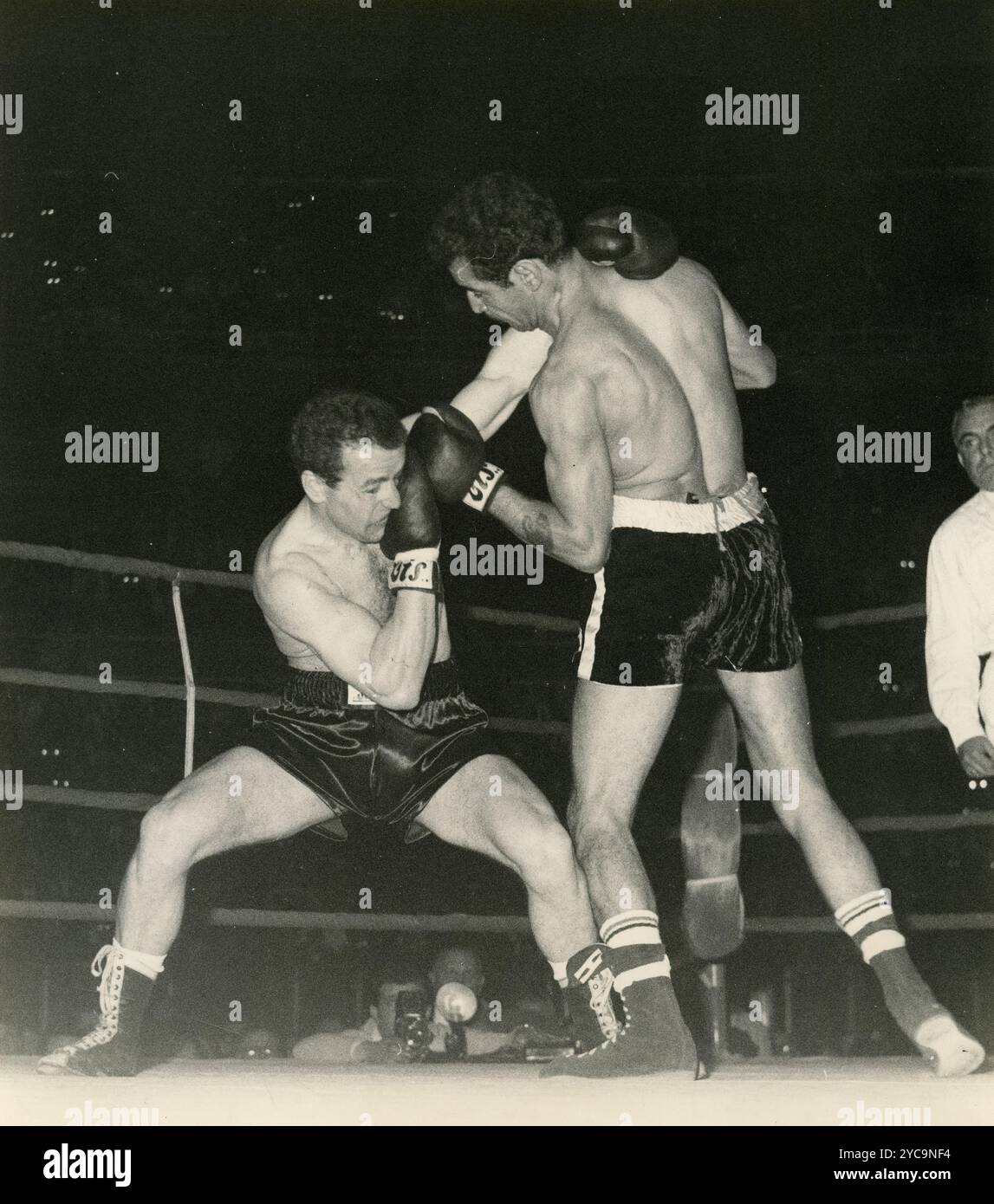 Italian professional boxer Sandro Lopopolo and Venezuelan Carlos ...
