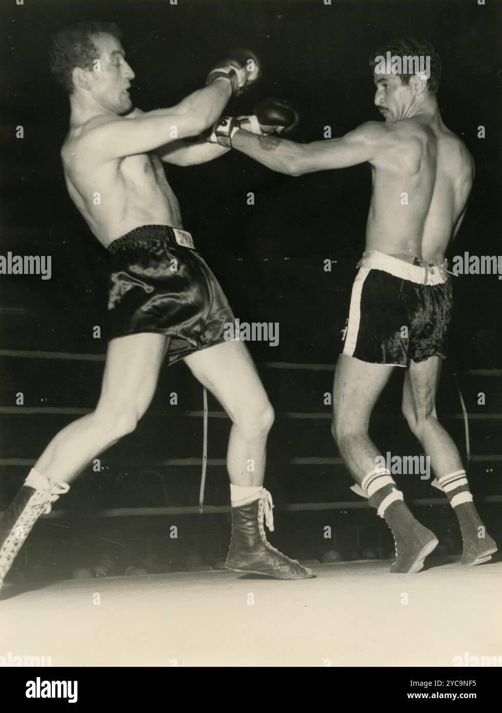 Italian professional boxer Sandro Lopopolo and Venezuelan Carlos ...