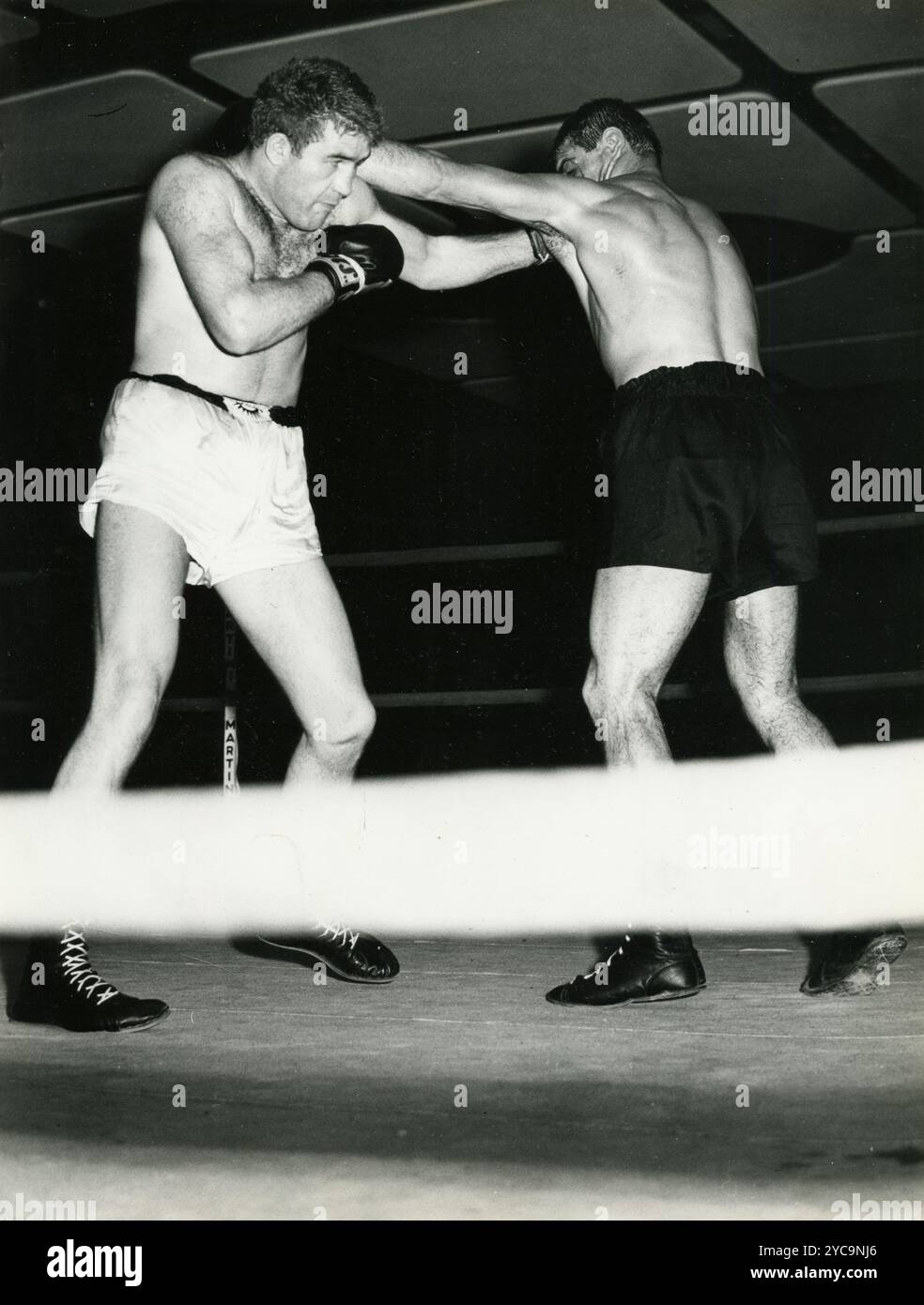 German professional boxer Peter Klaus Gumpert (left) and Italian Giulio ...
