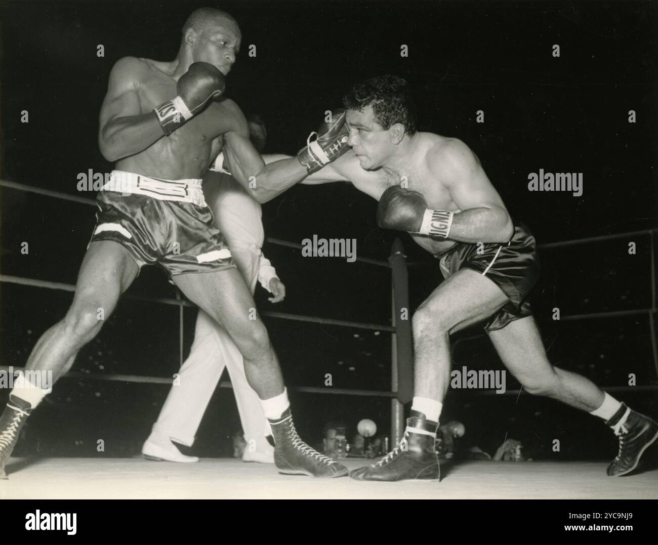 Italian professional boxer Duilio Loi and American Eddie Perkins, Italy ...
