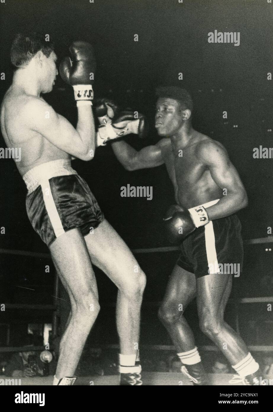American professional boxer Emile Griffith and Argentinian Carlos Duran ...