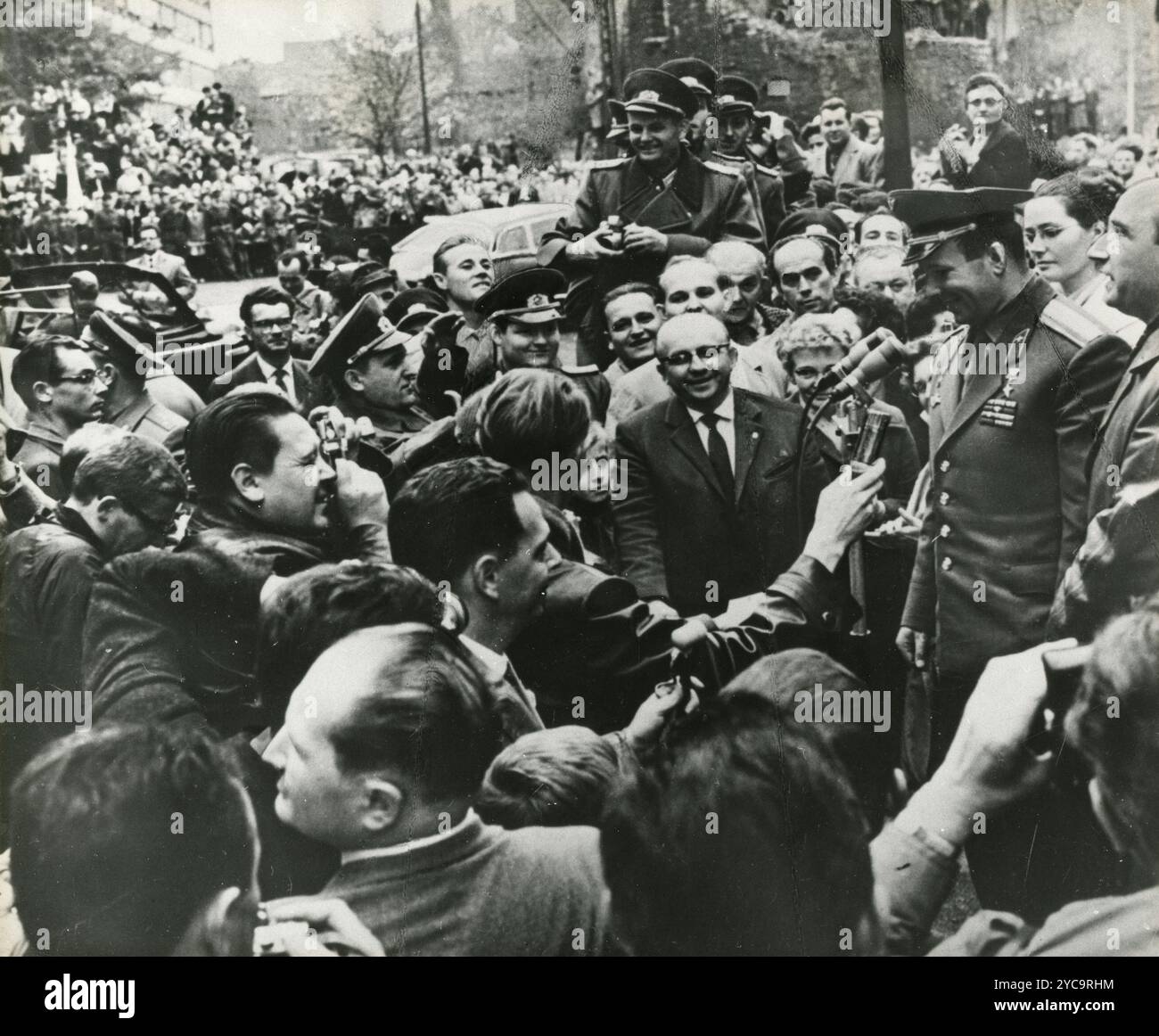 Russian cosmonaut Jurij Gagarin, 1963 Stock Photo - Alamy