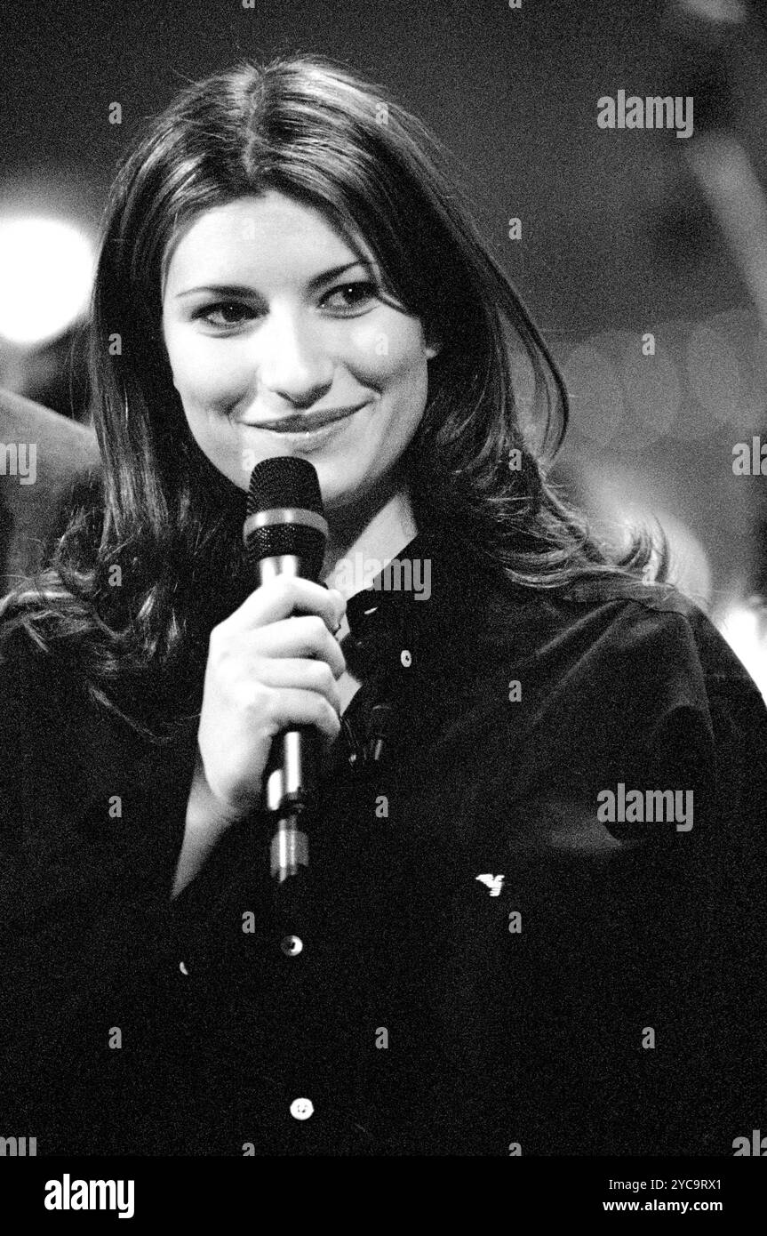 Laura pausini fotografie 1996 hi-res stock photography and images - Alamy