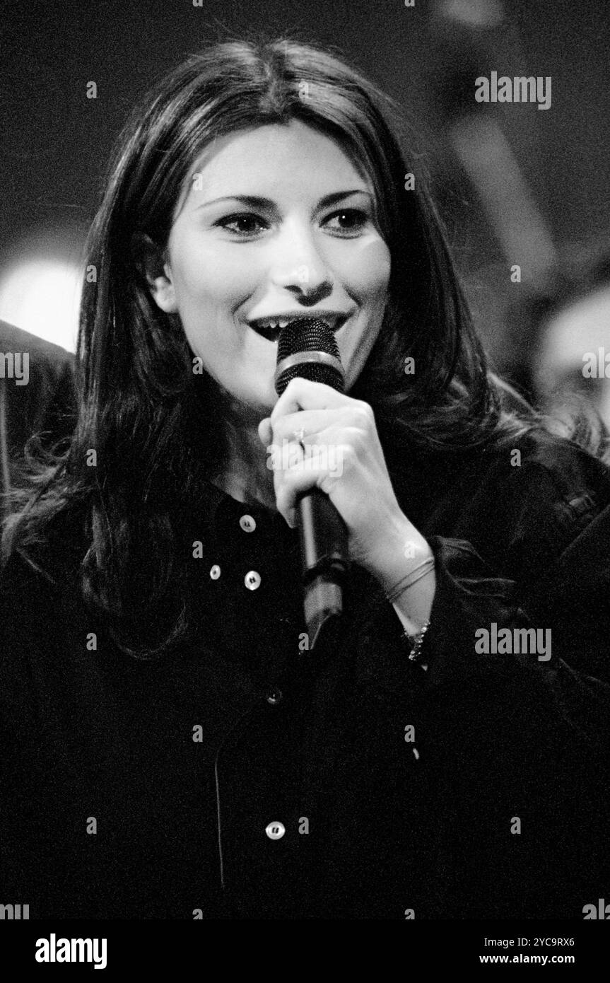 Laura pausini 1996 Black and White Stock Photos & Images - Alamy