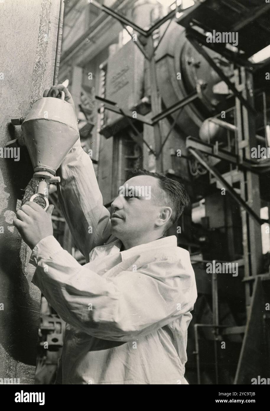1960s laboratory hi-res stock photography and images - Alamy