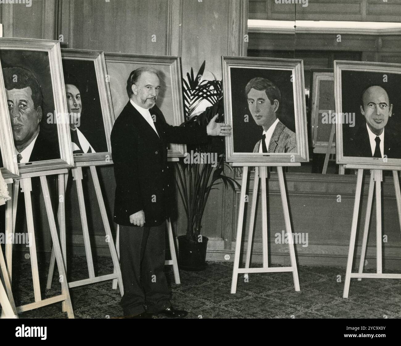 Italian painter Cesar C. and his painting portraits of famous people ...