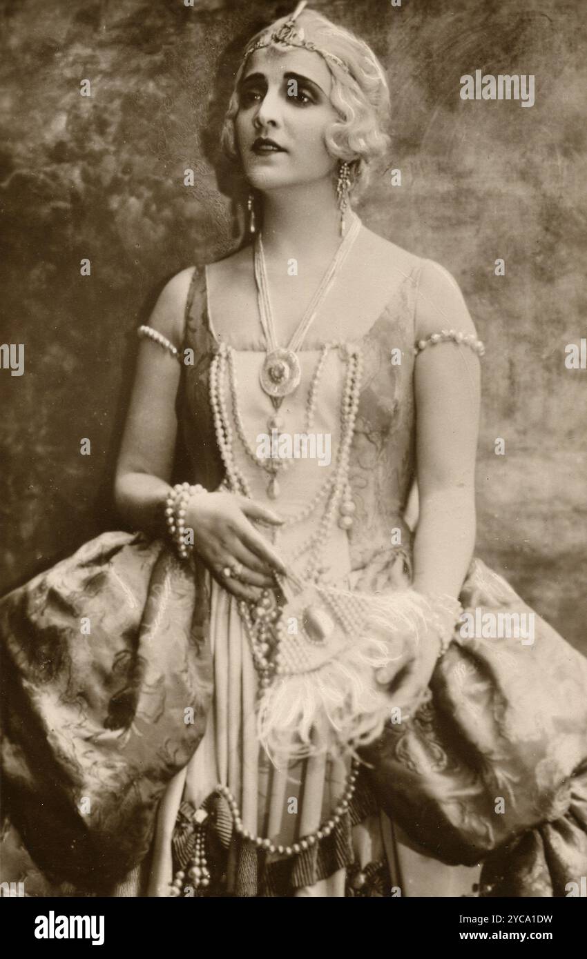 Italian actress Maria Jacobini in the movie Venice Carnival (Il ...