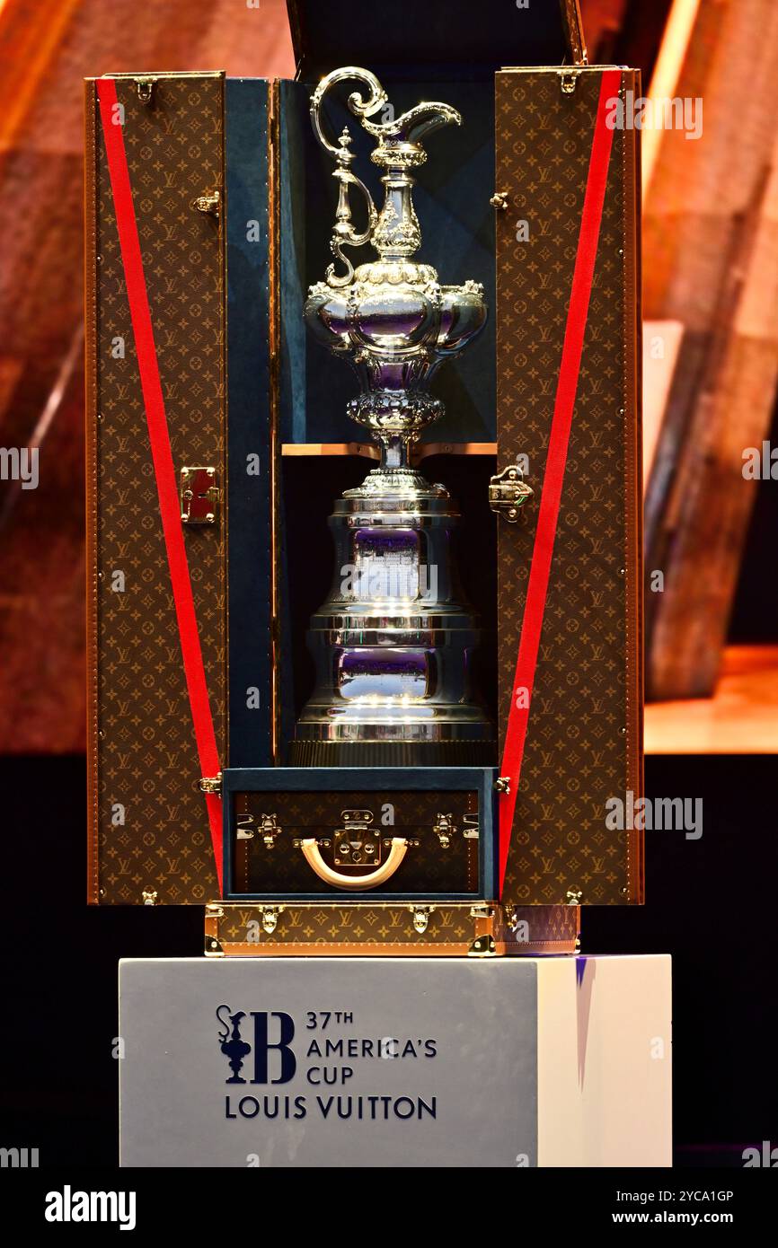The America’s Cup trophy in a purpose built Louis Vuitton case Stock ...