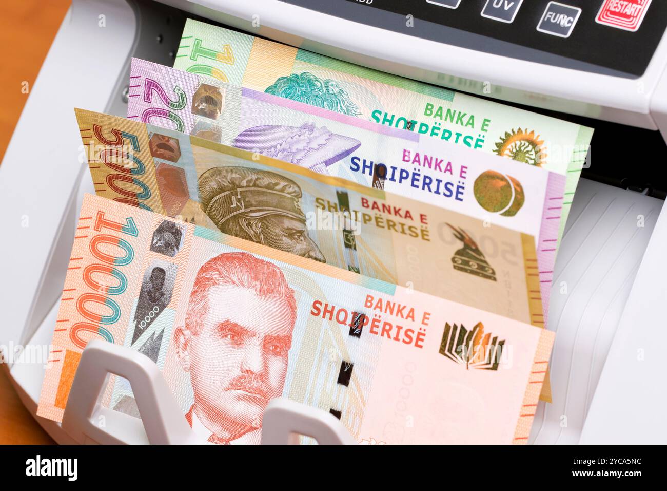 Albanian money - lek in the counting machine Stock Photo - Alamy