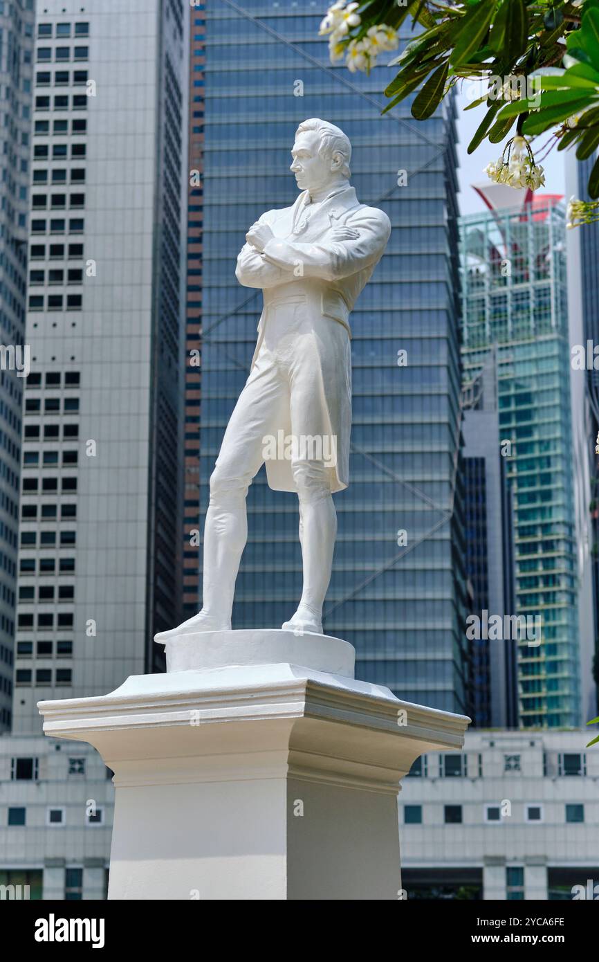 Raffles statue sir stamford raffles hi-res stock photography and images - Alamy