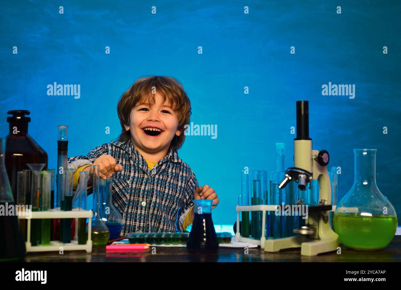 Home chemistry experiments hi-res stock photography and images - Alamy