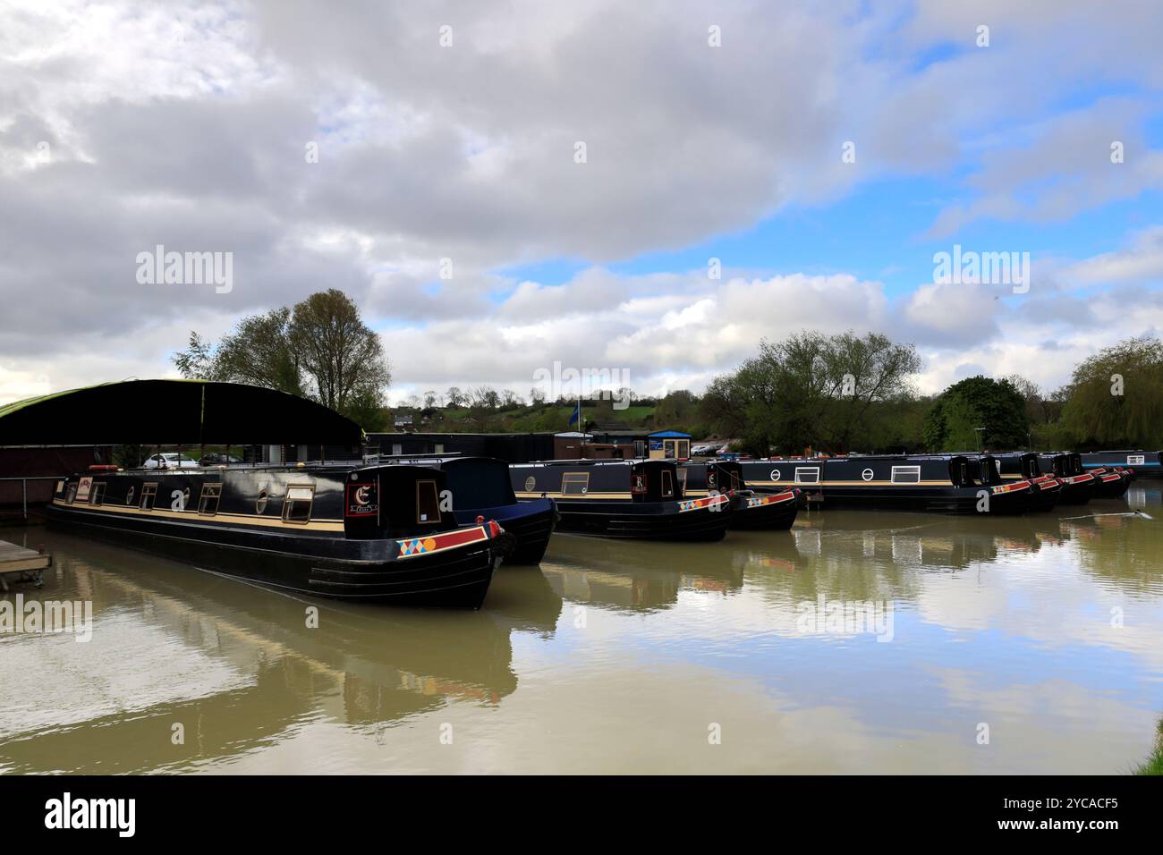 Narrowboats at Napton junction, Napton Marina, Stockton, Southam ...