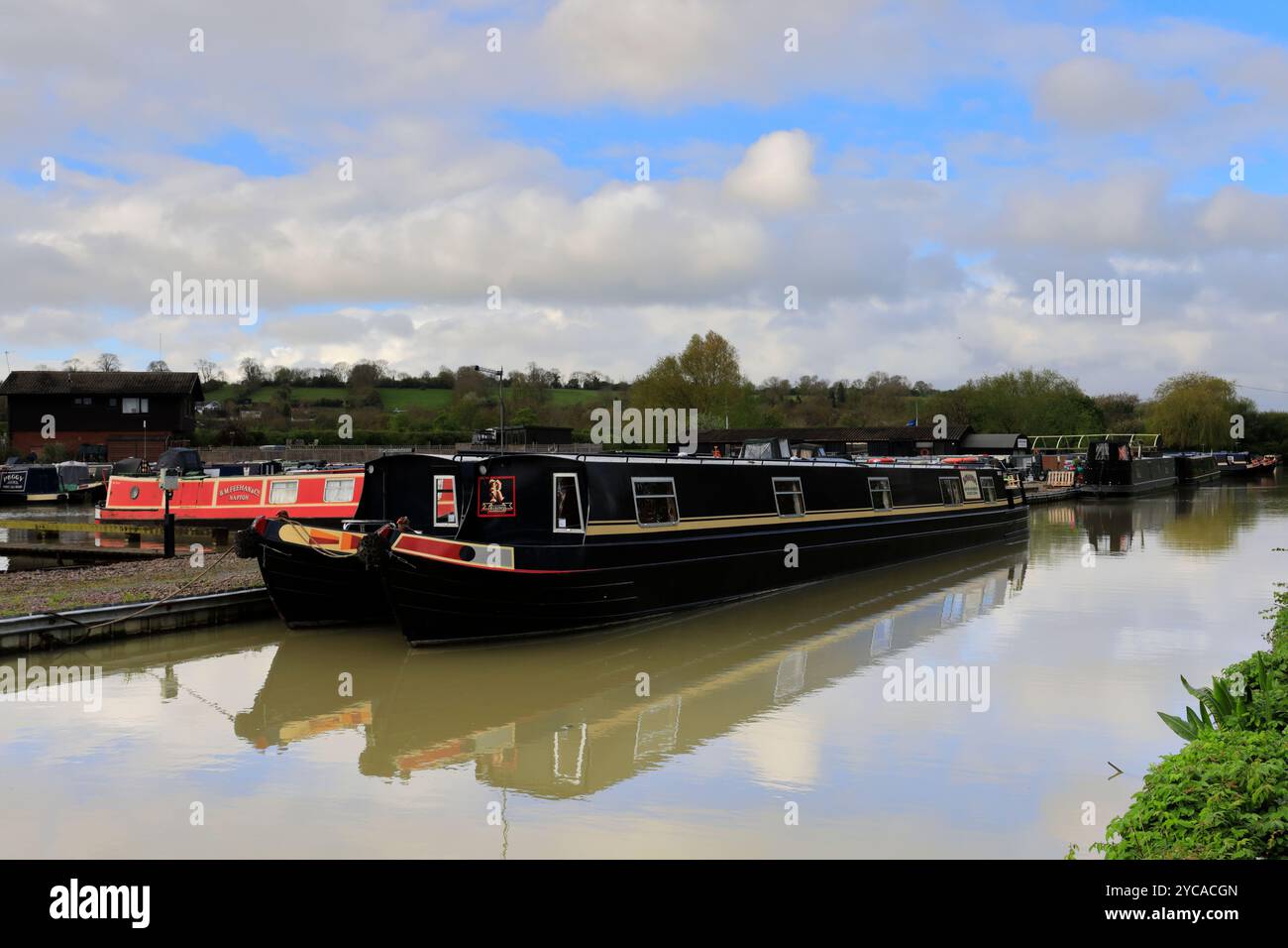 Narrowboats at Napton junction, Napton Marina, Stockton, Southam ...