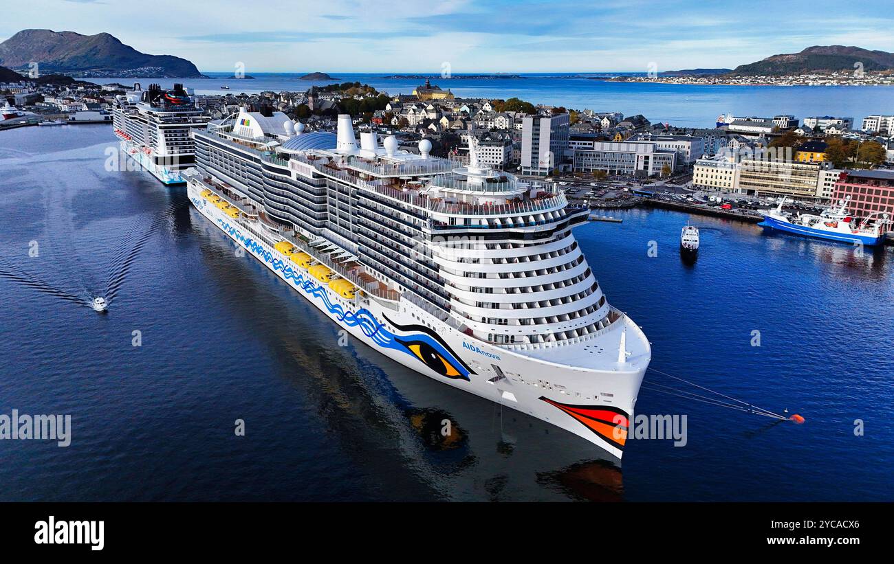 16.10.2024, xjrdrx, Wirtschaft Reise, Kreuzfahrtschiff Aida Nova, v.l ...