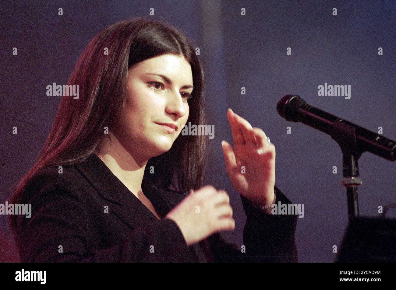 Laura pausini images 1999 hi-res stock photography and images - Alamy