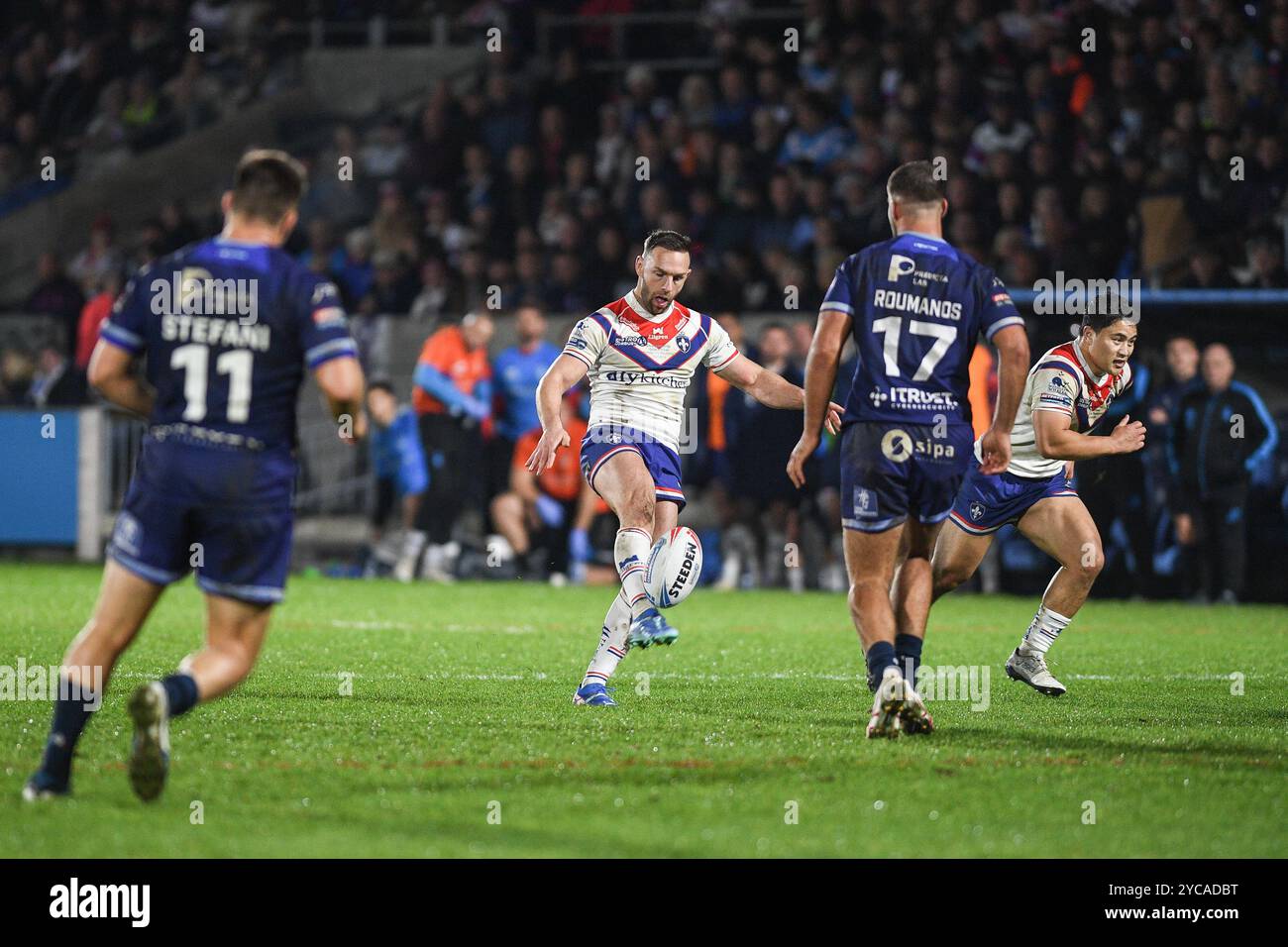 Wakefield, England - 19th October 2024 - Wakefield Trinity's Luke Gale ...