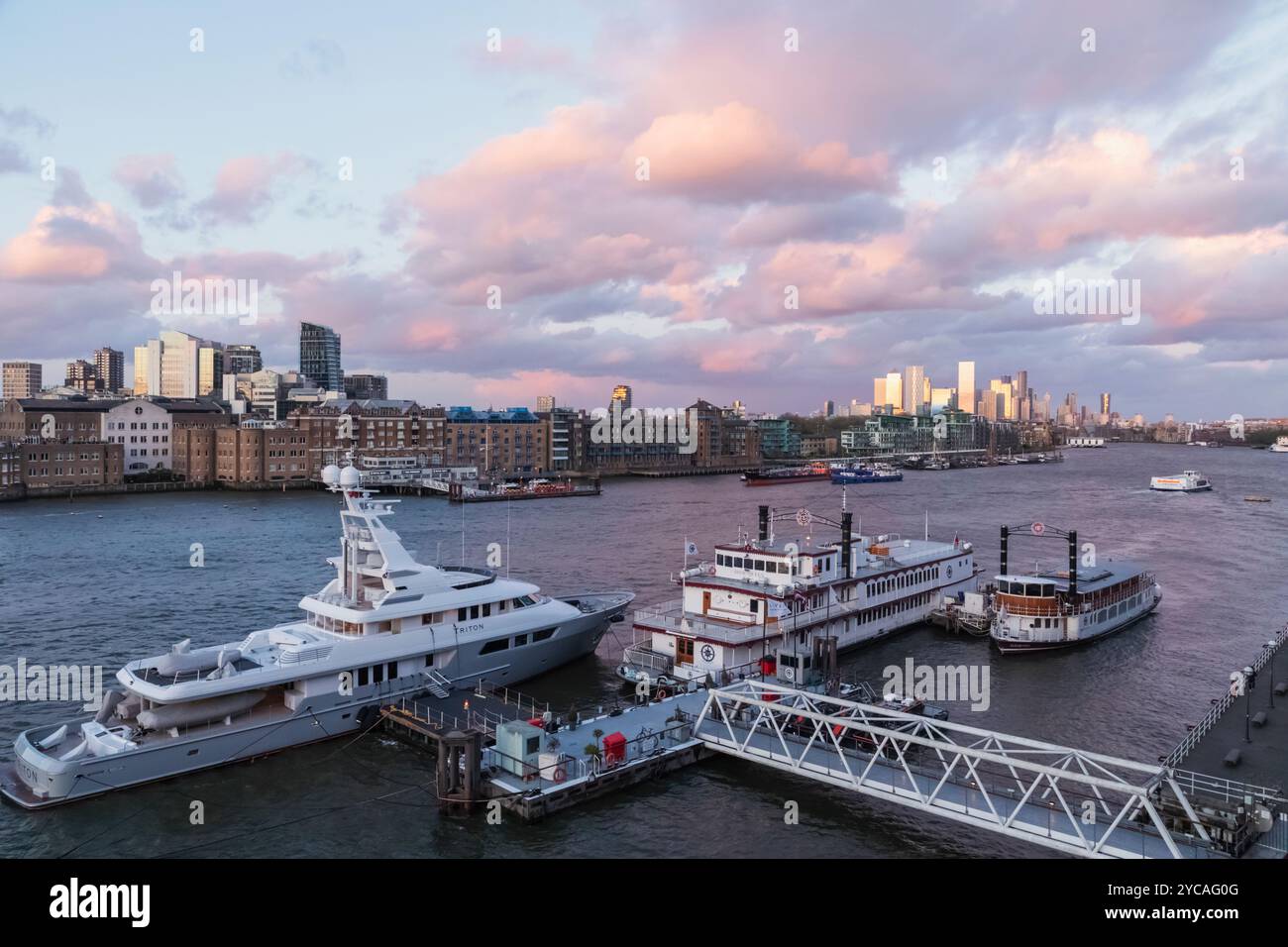 England, London, Docklands, River Thames and Canary Wharf Skyline Stock ...
