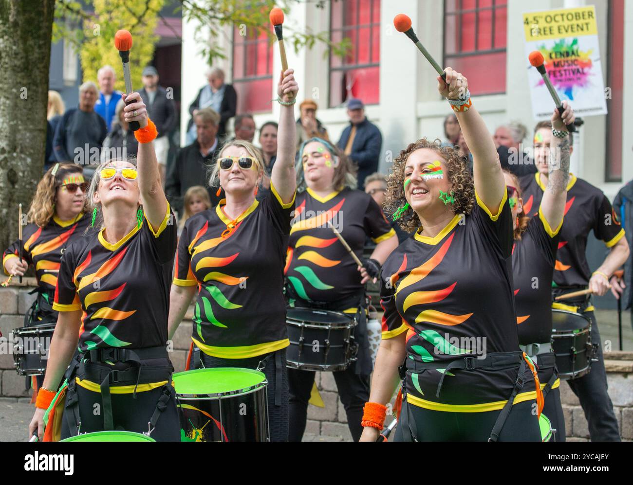 The Samba Espirito Drumming Band from Lancaster performing in Kendal ...