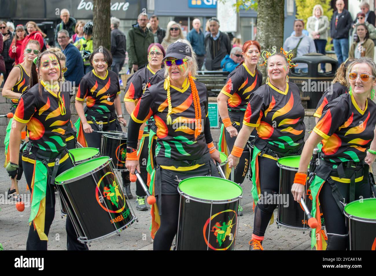 The Samba Espirito Drumming Band from Lancaster performing in Kendal ...