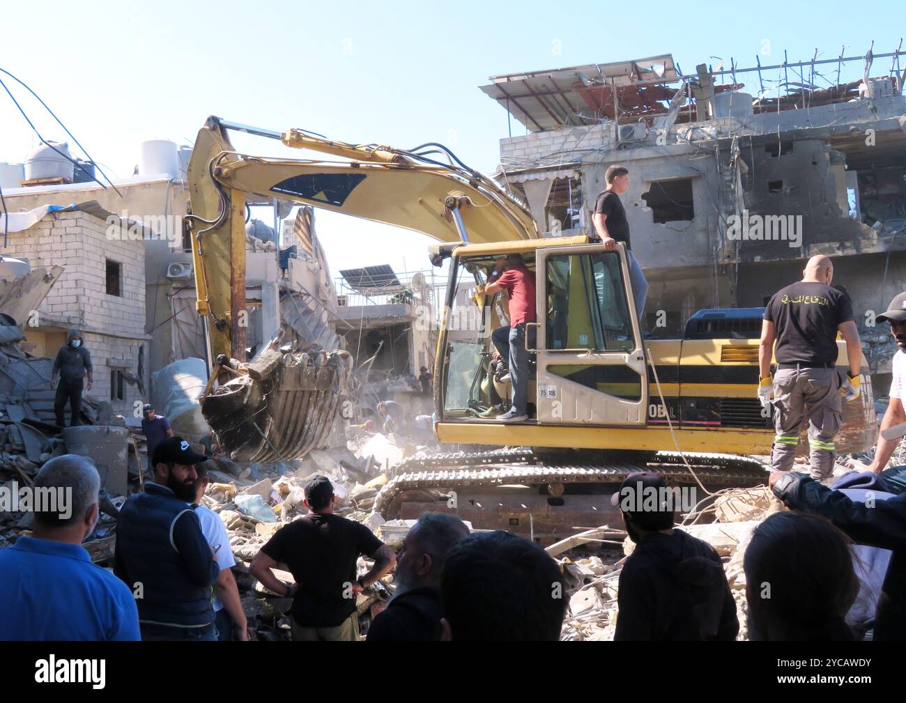 Lebanon dahye displaced families beirut war israeli bombing is hi-res ...